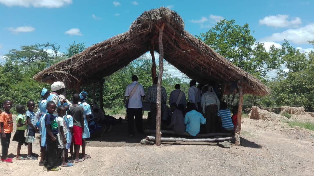 First chapel of the "Tonga" community in Zimbabwe - Misioneros Claretianos