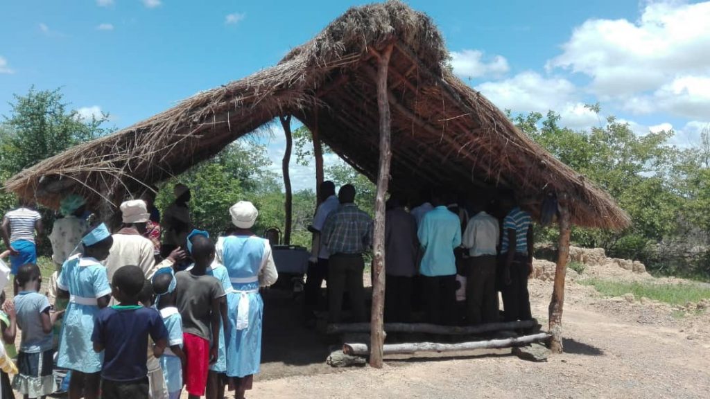 First chapel of the "Tonga" community in Zimbabwe - Misioneros Claretianos
